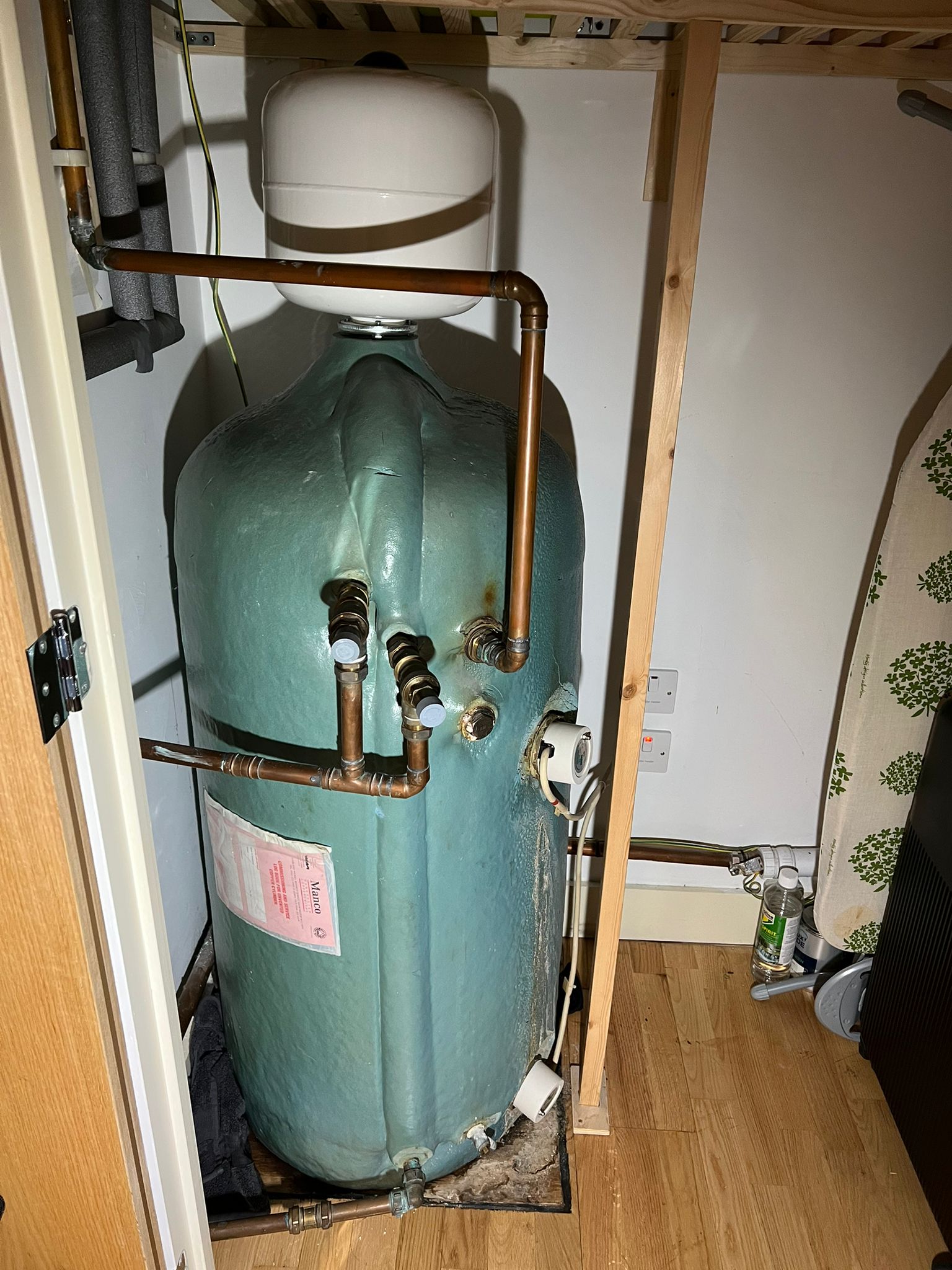 Leaking Unvented Cylinder - A straight swap job in Leeds.